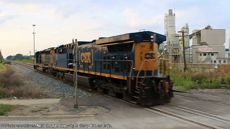CSX 101 & 4018